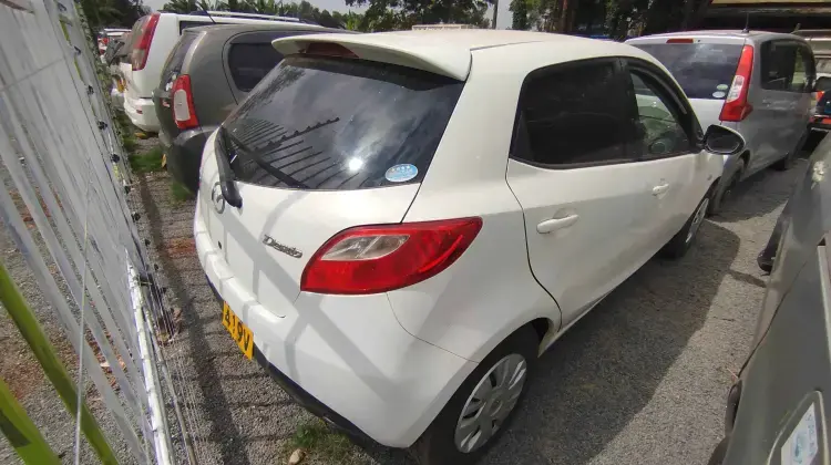 Mazda Demio 1.3 Wagon/Universal 2013 Petrol Automatic | MOGO | cars ...