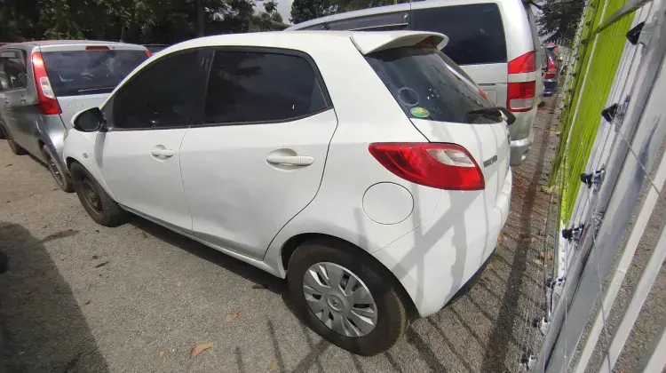 Mazda Demio 1.3 Wagon/Universal 2013 Petrol Automatic | MOGO | cars ...